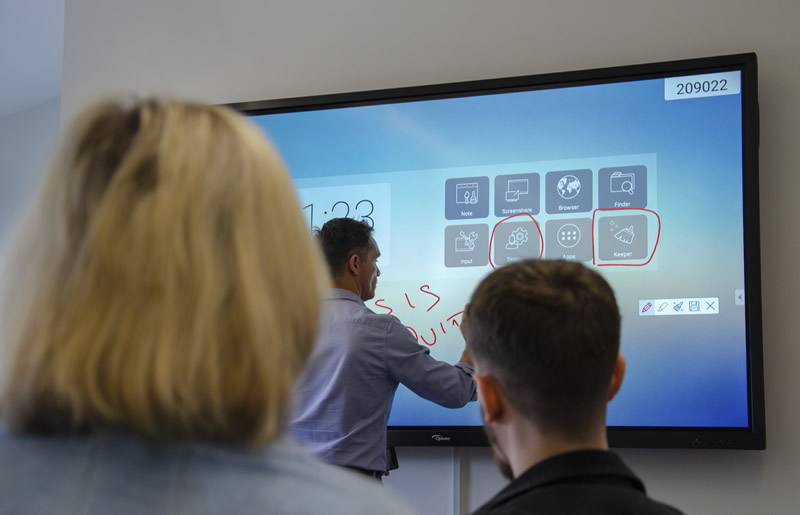 Interactive flat panel displays - Optoma Italia